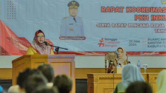 Pesan Wabup Bu Min di Depan Ratusan Pendamping PKH Gresik - Surya.co.id