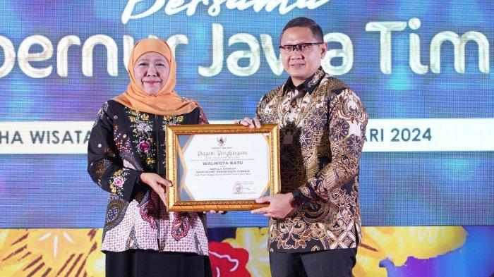 Pj Wali Kota Batu Raih Penghargaan Kepala Daerah Pendukung Pariwisata Terbaik dari Gubernur ...