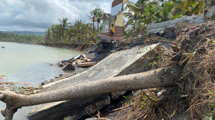 Pantai Bulurejo Lumajang Rentan Abrasi, 1 Rumah Warga Rusak - Halaman ...