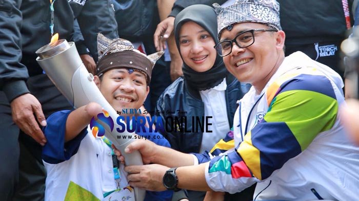 Potret Dzulkarnain, Fotografer Difabel Pembawa Obor Asian Games di ...