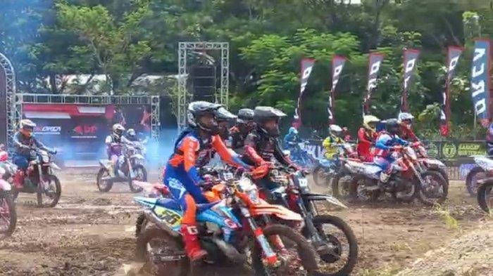 Ratusan Crosser Taklukkan Sirkuit Gunung Kendil pada Ajang Motor Trail ...