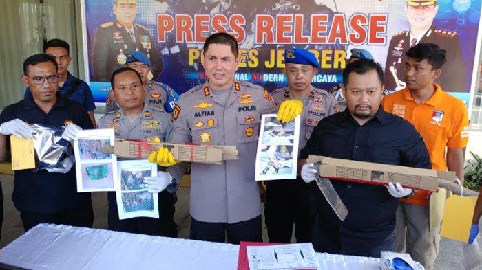 KRONOLOGI LANJUTAN Pembunuhan dan Penguburan Surono dalam Lantai Musala ...