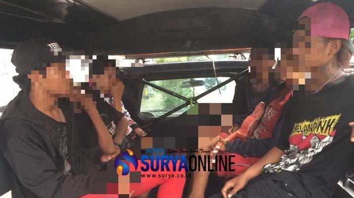Mangkal di Teras Rumah Warga dan Dianggap Meresahkan, Satpol PP Kota Kediri Ciduk 6 Anak Punk ...