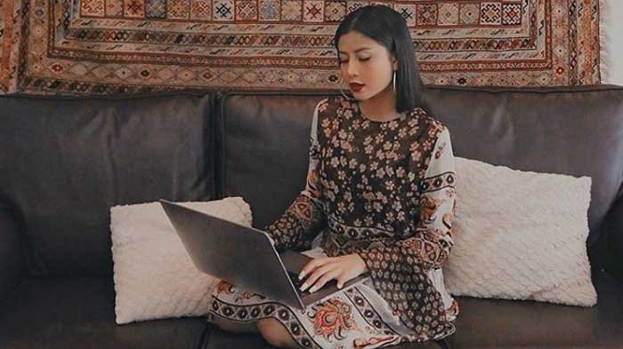 Biodata Awkarin Mantan Pacar Gaga Muhammad, Hadiri Pemakaman Laura Anna ...