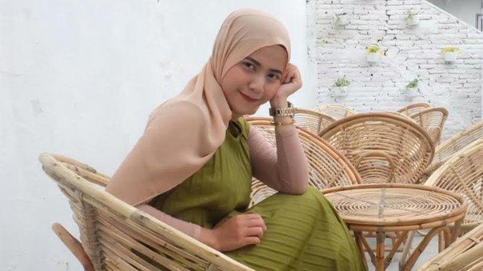 Ayu Rizki Buang Kebosanan dengan Banyak Aktivitas Seru - Surya.co.id