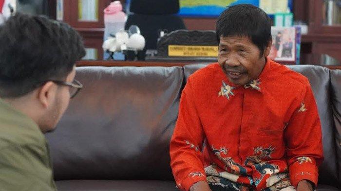 Bupati Kediri Tersentuh Perjuangan Penjual Roti Keliling, Mengayuh ...