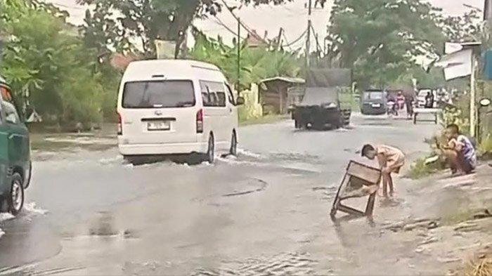 Surut di Kecamatan Balongpanggang, Banjir Kali Lamong Masih Genangi 3 Kecamatan Lain di Gresik ...