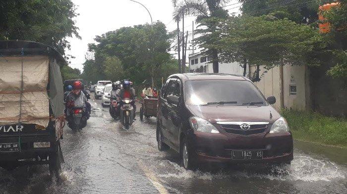 Banjir Kali Lamong kembali Genangi Jalan Raya Cerme - Boboh Gresik, Akses ke Surabaya Terancam ...