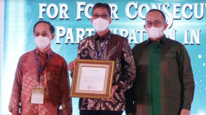 Bank Jatim Raih Penghargaan Gold Rank ASRRAT 2021 dari Nasional Center for Sustainability ...