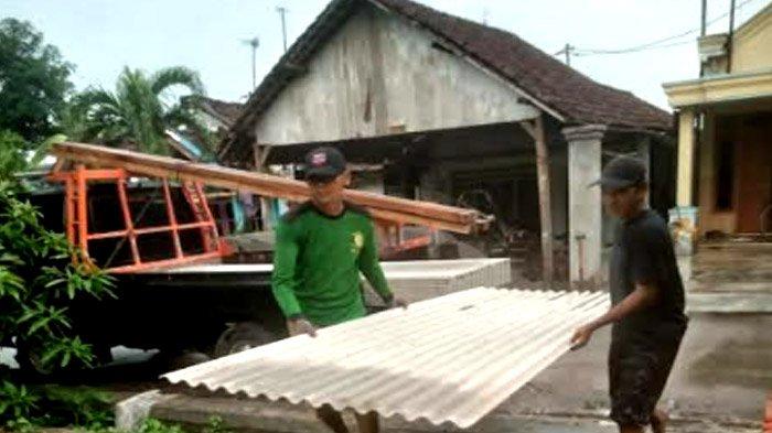Salurkan Bantuan Untuk Warga Terdampak Angin Kencang, Pemkab Mojokerto Cairkan BTT Rp 16 Miliar ...