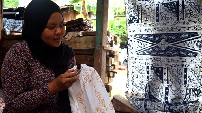 Menyaksikan Kreatifitas Batik Tulis Wanita Desa Paseseh Bangkalan ...