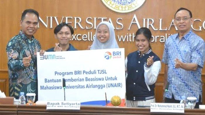 BRI RO Surabaya Serahkan Beasiswa pada 50 Mahasiswa Unair Senilai Rp 500 Juta - Halaman 1 ...
