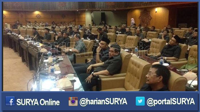 Abdul Halim Ketua DPRD Jatim Kampanye di Paripurna - Surya.co.id