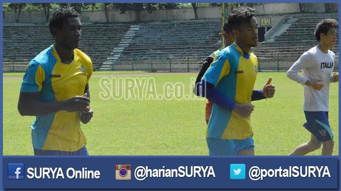 Mbamba dan Anthony Linkers Merapat ke Persegres Gresik United - Surya.co.id