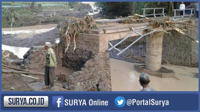 Jembatan Penghubung Magetan - Ponorogo Putus Disapu Banjir - Surya.co.id