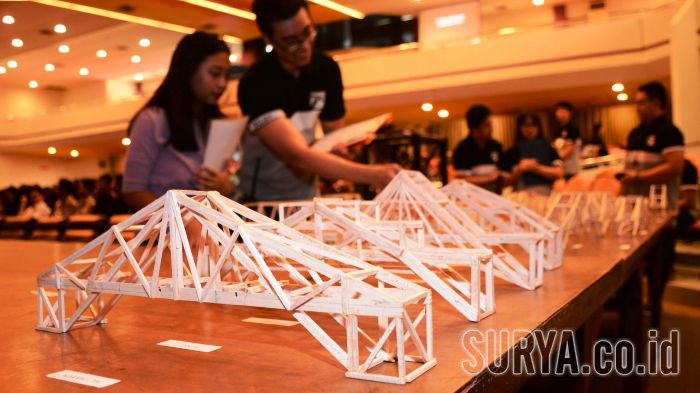 Uji Kekuatan Jembatan Lewat Bridge Competition 2017 - Surya.co.id