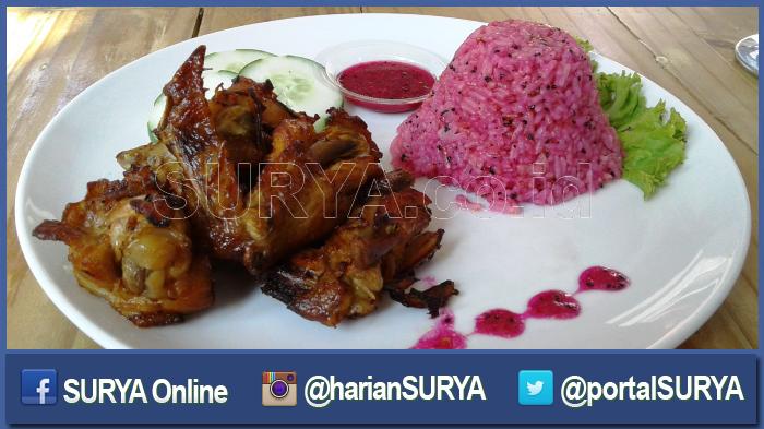Sensasi Nasi Goreng Ungu Loko Cafe Gubeng, Rasanya Pas di Lidah - Surya ...