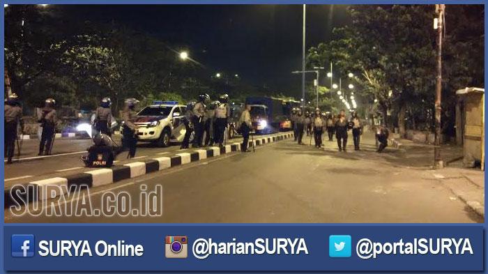 BREAKING NEWS - Situasi Jembatan Suramadu Dini Hari ini, Massa Lempar ...