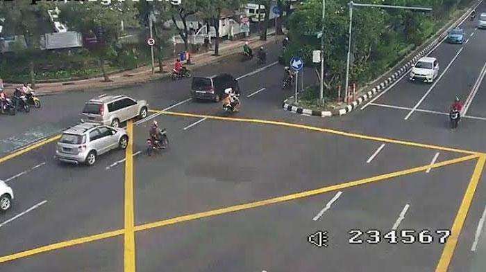 Yellow Box Junction Lebih Penting dari Traffic Light - Surya.co.id