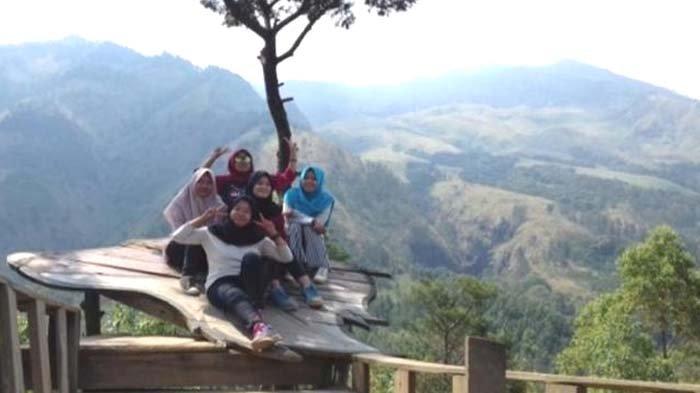 Berkunjung ke Bukit Budug Asu di Lereng Gunung Arjono, begini Suasananya - Surya.co.id