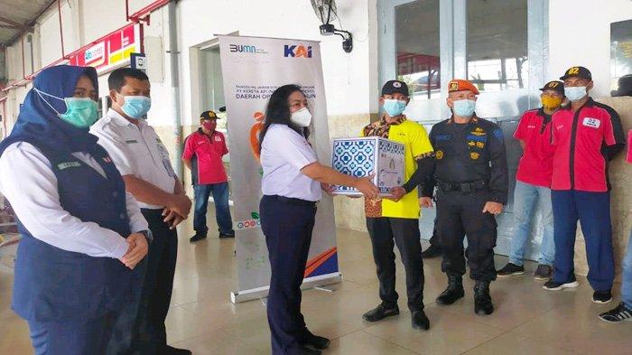 Petugas Porter pun Diperhatikan, KAI Daop 7 Salurkan Paket Bantuan di ...