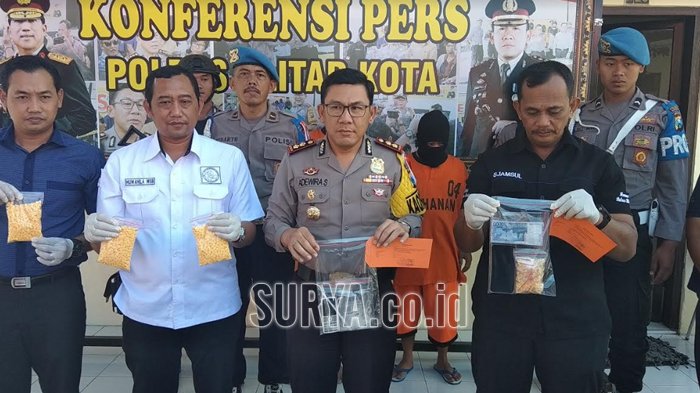 Polisi Blitar Tangkap Bandar Puluhan Ribu Pil Dextro, Ia Ngaku Dapatkan ...