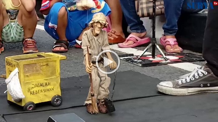 VIDEO: Ada Boneka Tali di Car Free Day Jalan Darmo Surabaya, Ini ...