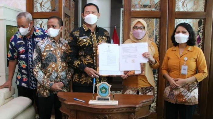 Bantu Warga Miskin, Pemkab Lamongan Teken MoU dengan BPJS Kesehatan Cabang Gresik - Surya.co.id