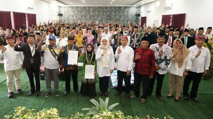 Kukuhkan 10 Ribu Warga Paket Akselerasi, Ini Pesan Bupati Banyuwangi Ipuk Fiestiandani - Surya.co.id