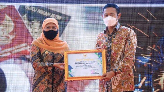 Bupati Lamongan Yuhronur Efendi Terima Dua Penghargaan dari Gubernur ...