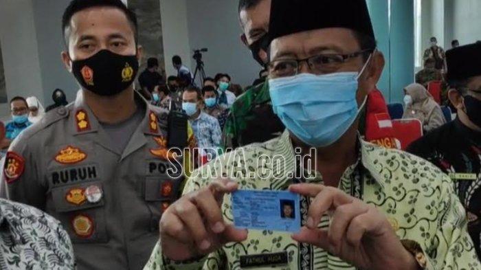 Pakai Mesin Anjungan Dukcapil Mandiri, Bupati Tuban Fathul Huda Cetak ...