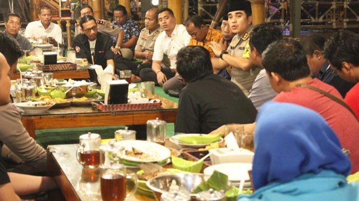 Pesan Kapolres Pasuruan AKBP Rofiq Ripto Himawan di Acara Cangkrukan ...