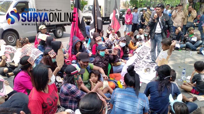 Warga Jarak-Dolly Kembali Demo, Sempat Bersitegang pada Sidang Perdana ...