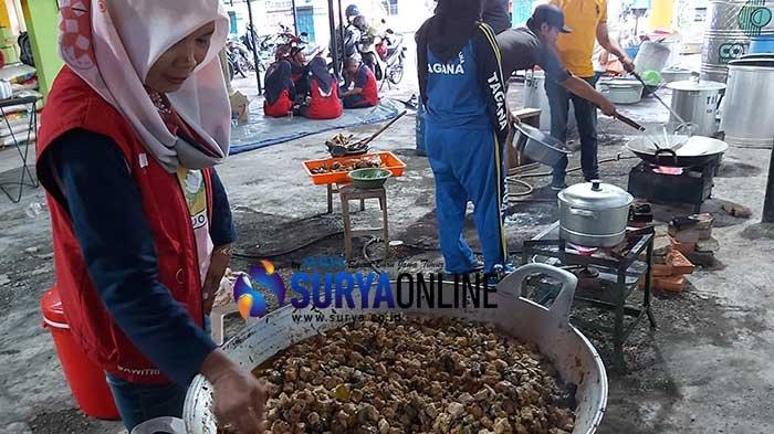 Dapur Umum di Tanggulangin Layani 3.000 Porsi Makan untuk Korban Banjir Sidoarjo Tiap Hari ...
