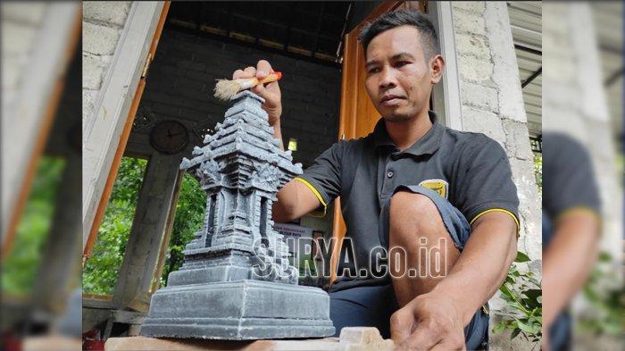 Pria di Blitar Manfaatkan Abu Sisa Pembakaran Sampah Jadi Kerajinan ...