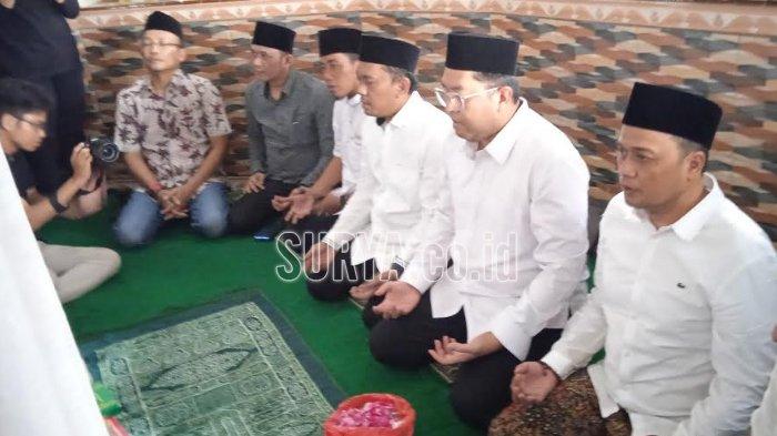Kampanye Pilgub Jatim 2024, Cawagub Lukman Ziarah di Makam Mbah Shiddiq Jember - Surya.co.id