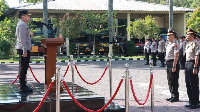 Lima Anggota Polres Nganjuk Dapat Kenaikan Pangkat Pengabdian Setingkat Lebih Tinggi - Surya.co.id