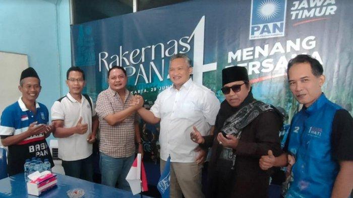 Maju Bacawabup di Pilkada Kediri 2024, dr Ari Purnomo Adi Datangi DPD ...