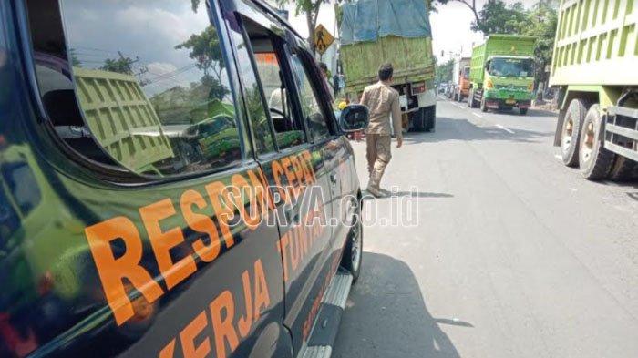 Truk Mogok di Tengah Kota Kediri, Bikin Arus Lalu Lintas Tersendat - Surya.co.id