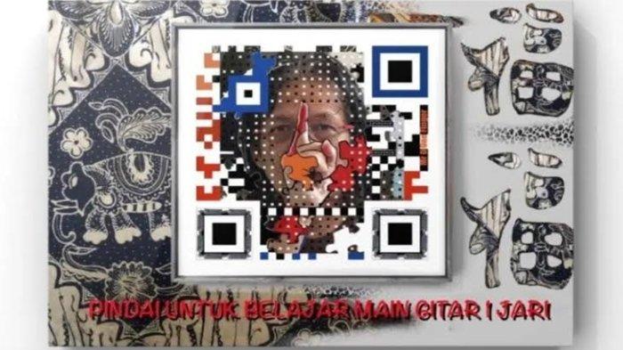 Seniman Surabaya Mr D One Finger Luncurkan e-Book dengan QR Art Balutan Batik - Surya.co.id