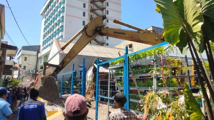 Penggusuran Puluhan Rumah Warga di Dukuh Pakis Surabaya, Anggota Dewan ...