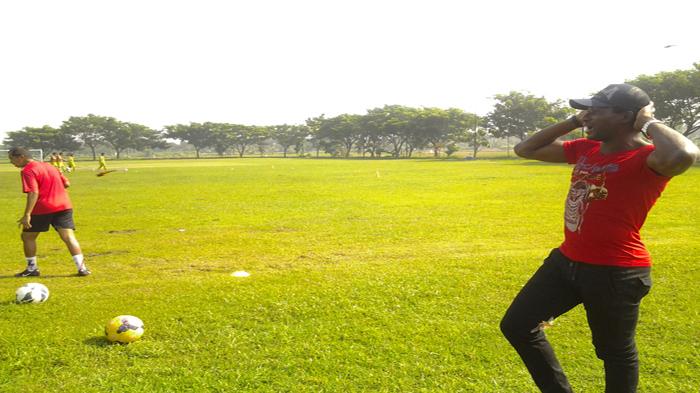 Emil Mbamba Susul Erik Djemba ke Persebaya - Surya.co.id