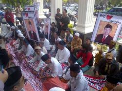 15 Tahun untuk Fuad Amin Dinilai Terlalu Tinggi - Surya.co.id