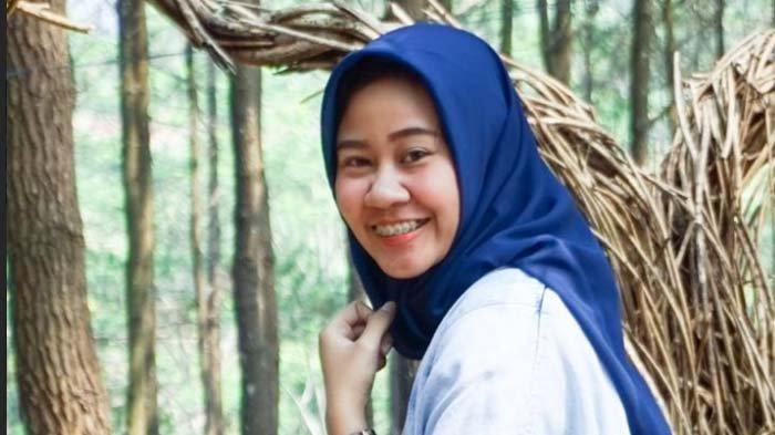 Suasana Oldies Kafe di Bangunan Cagar Budaya Bikin Fitria Betah - Surya ...