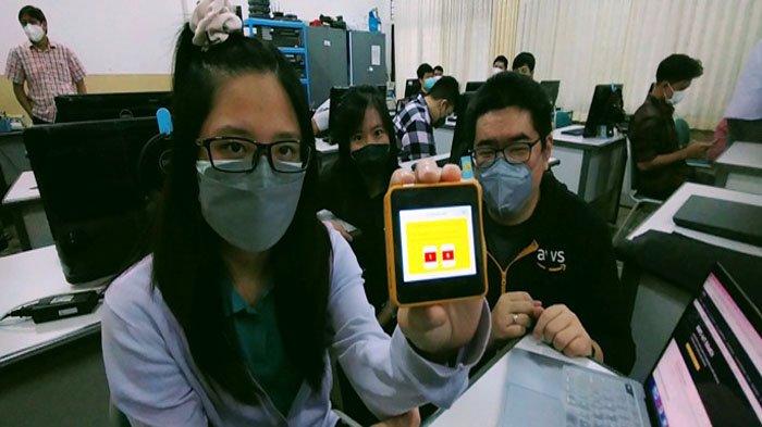 Hadapi Pesatnya Perkembangan Digital, ISTTS Manfaatkan Alat Edukit AWS ...