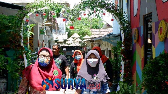 Gang Sempit di Gresik Jadi Wisata Kota, Saluran Air pun Jadi Kolam Lele ...