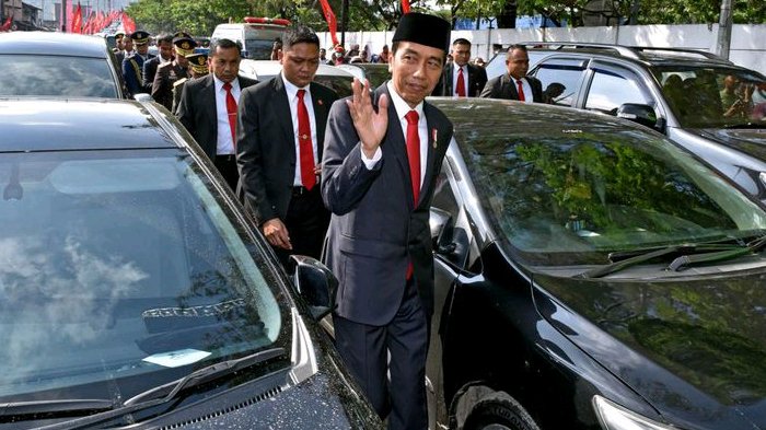 Berpakaian Kasual, Penampilan 'Paspampres Zaman Now' Jokowi Lagi-lagi Curi Perhatian - Surya.co.id