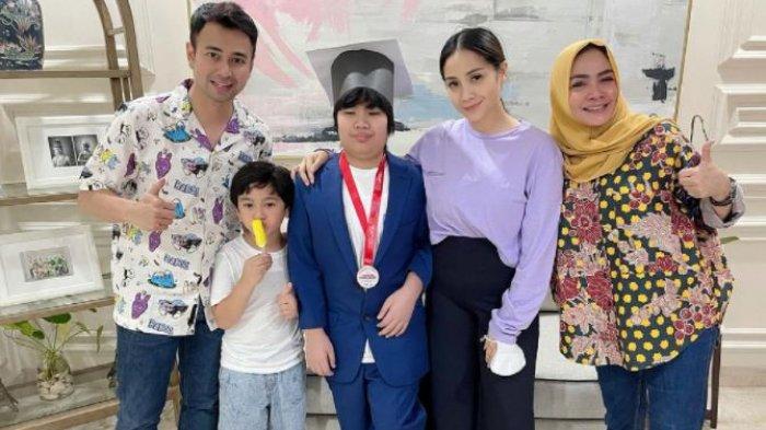 Sosok Gavrel Anak Angkat Rieta Amilia yang Baru Lulus SD, Adik Angkat Nagita Slavina Curi ...