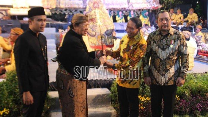 Rayakan HUT Partai, Golkar Jatim Gelar Wayangan di DPRD Jatim Semalam ...