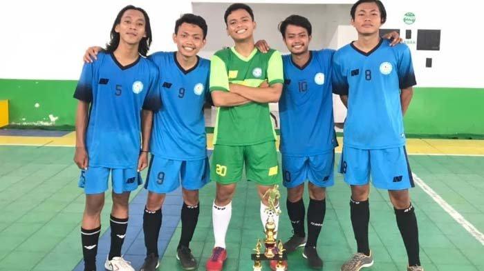 Mahasiswa Penerima Program Bantuan KIP di Surabaya Juarai Turnamen Futsal Jatim - Surya.co.id